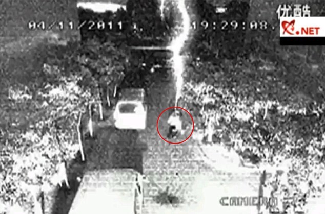 How to survive a lightning strike | Minds